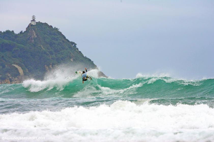 Discover where to surf in the Basque Country
